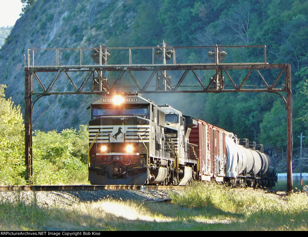 The 19G heads west under the old PRR signal bridge